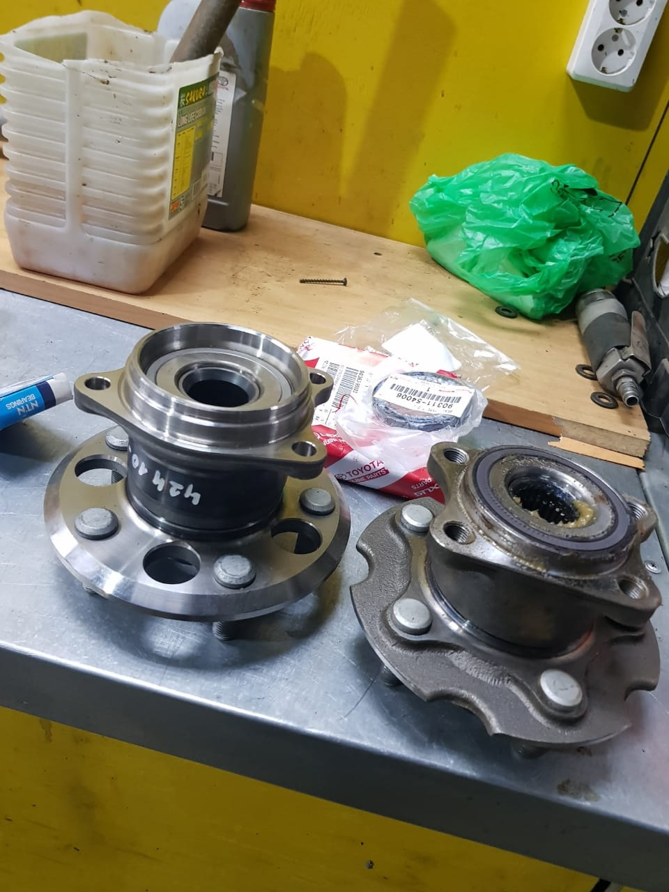 Стук подшипника натяжного ролика и кондиционера, заднего ступичного ...