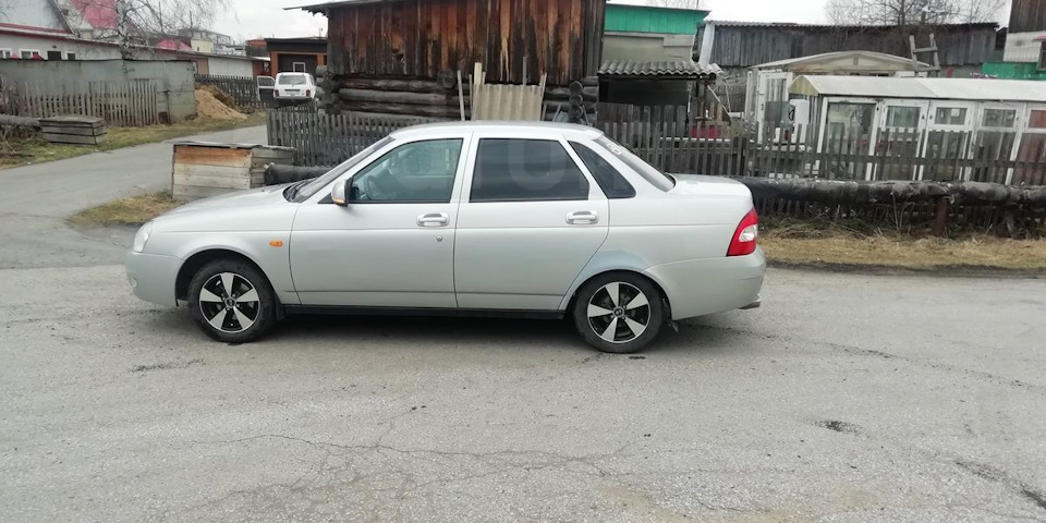 Окрас двух задних крыльев. — Lada Приора седан, 1,6 л, 2007 года ...