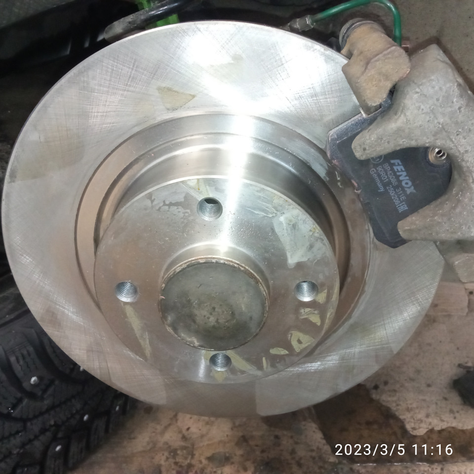 Замена задних тормозных дисков. Пыльник/чехол на ручник. — Renault ...