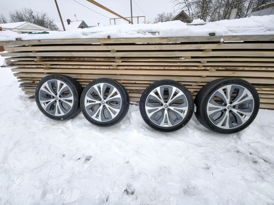 Шины летние Michelin 195/55 R20, литые диски Рено 6,5Jx20 ET33 5x114,3 ...