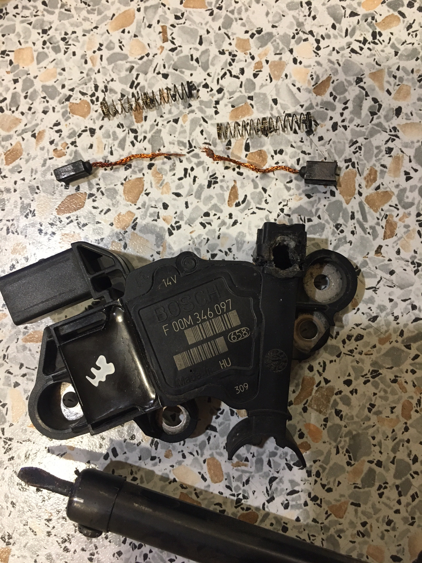 Замена щеток в регуляторе BOSCH LR FR2 — Land Rover Freelander 2 (L359 ...