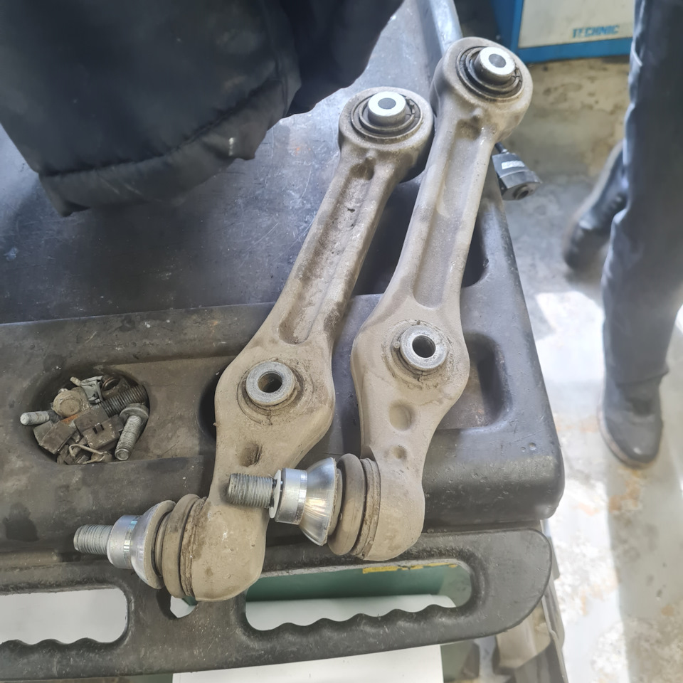 Замена поперечных рычагов. Замена передних тормозных колодок ...