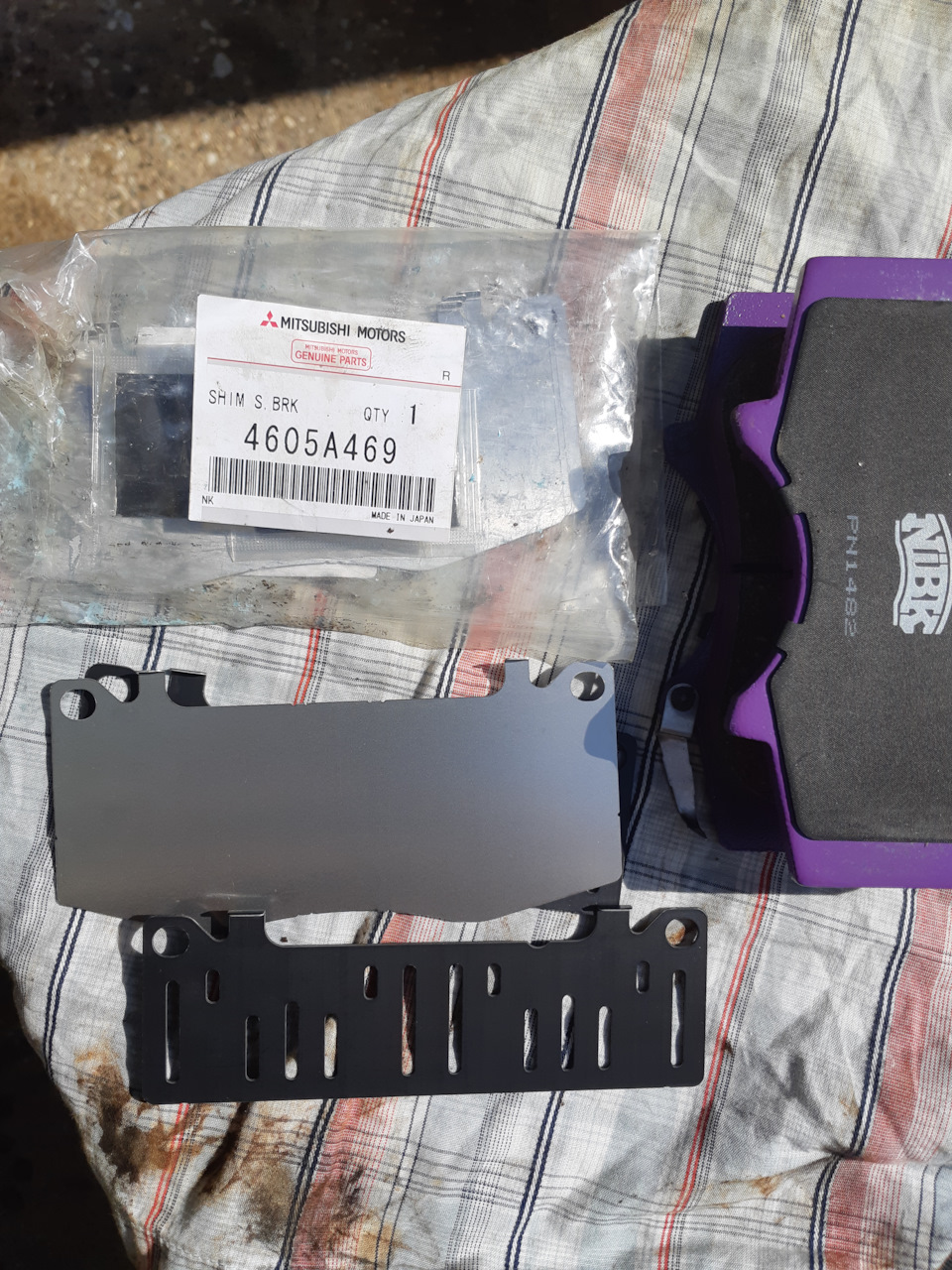 4605A469 ПЛАСТИНЫ ПЕРЕДНИХ ТОРМОЗОВ НАБОР V97W V98W Mitsubishi ...