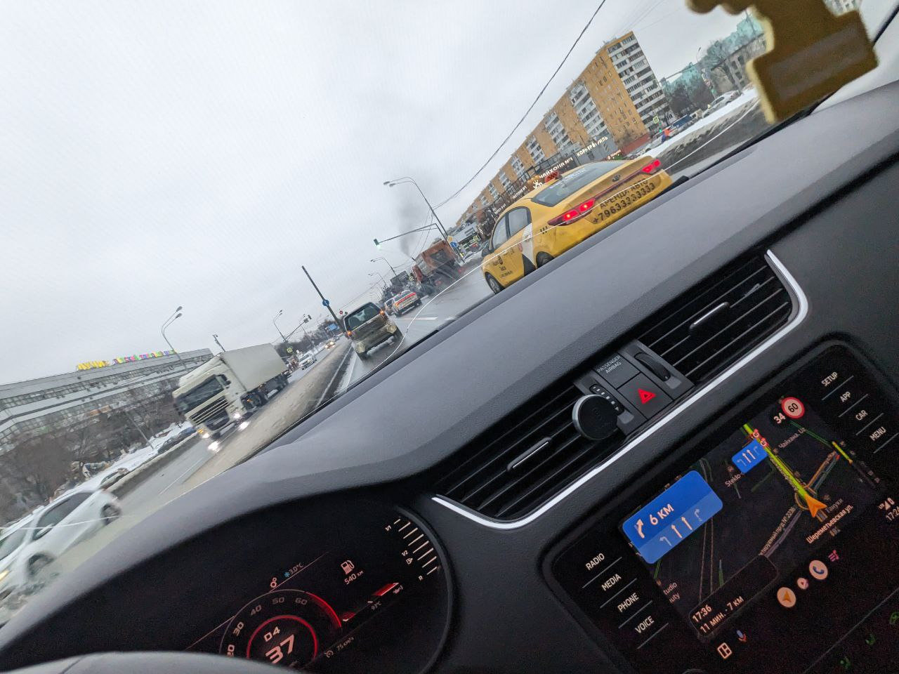 Ежегодная замена Лобового стекла с подогревом — Skoda Octavia A7 Mk3, 1 ...