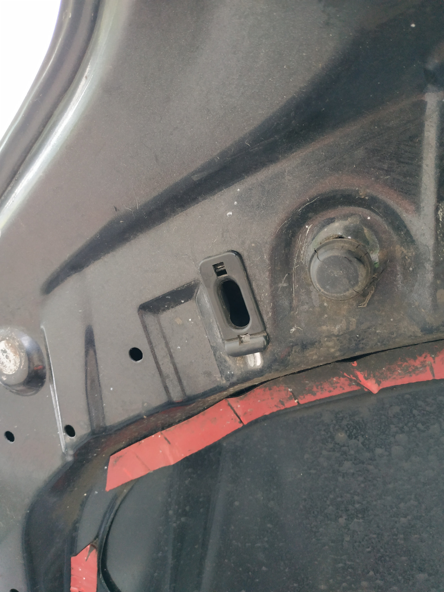 Замена фиксаторов упора капота — Opel Astra G, 1,4 л, 2006 года ...