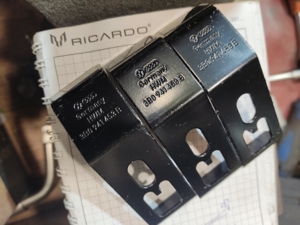 Кронштейн регулировки положения фар — Volkswagen Passat B5, 1,8 л, 2004 ...