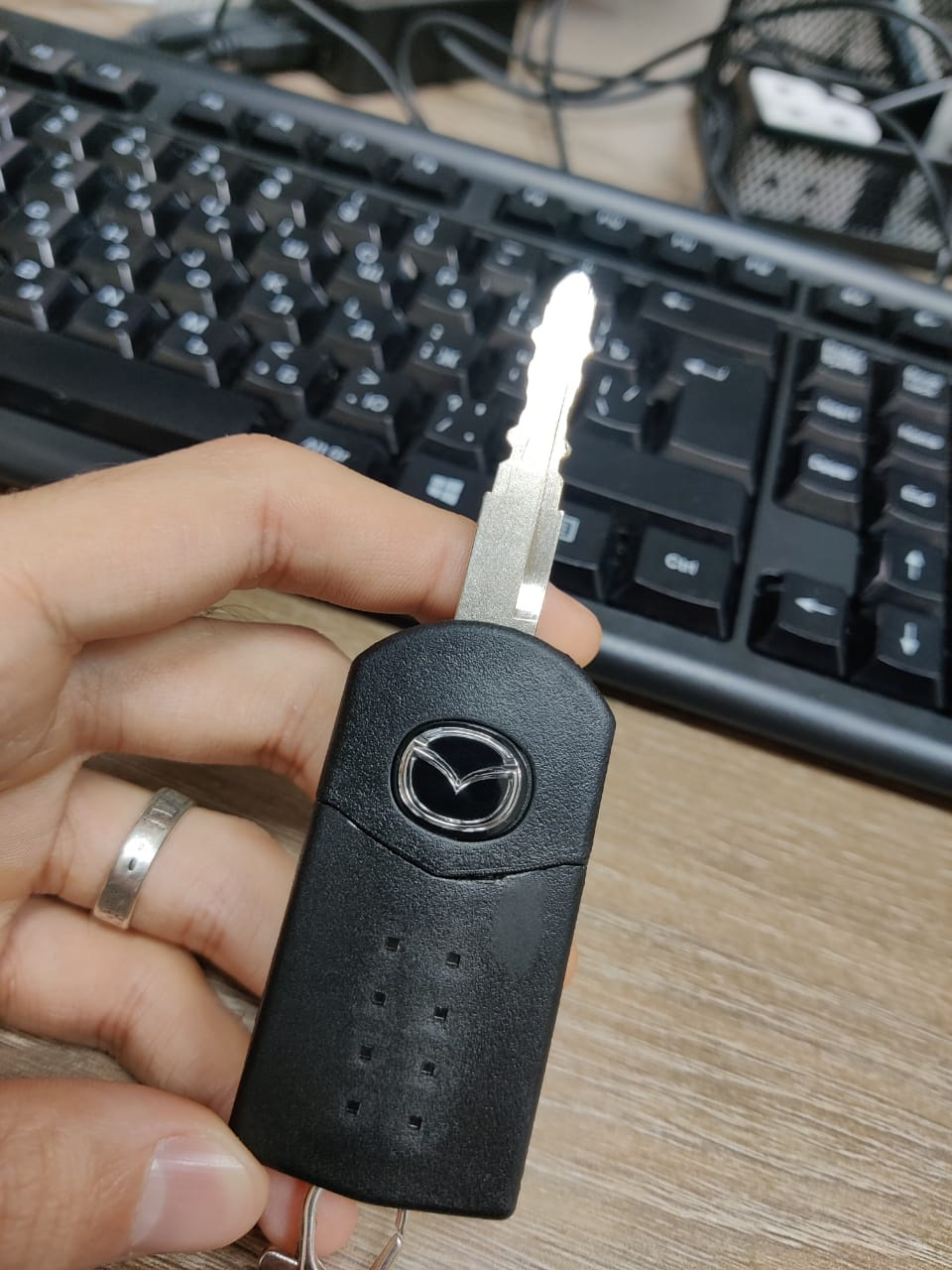Выкидной ключ #2 — Mazda 6 (1G) GG, 1,8 л, 2003 года | аксессуары | DRIVE2