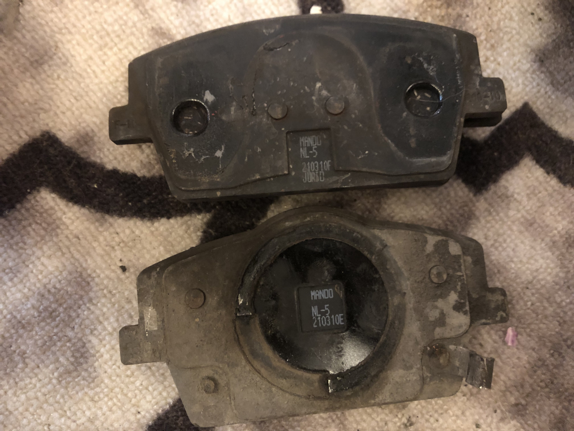 Замена передних тормозных колодок — Geely Tugella, 2 л, 2021 года ...