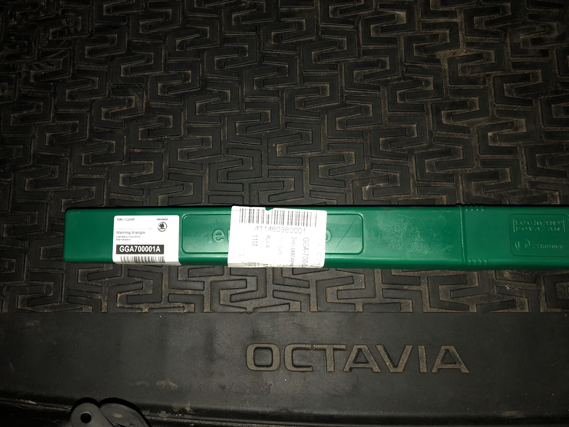 Докупил знак аварийной остановки. — Skoda Octavia A7 Mk3, 1,8 л, 2013 ...