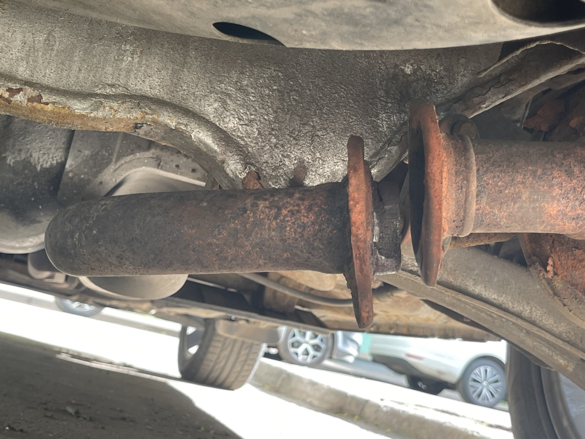 Замена задней прокладки глушителя ) — Mitsubishi Outlander XL, 2 л ...