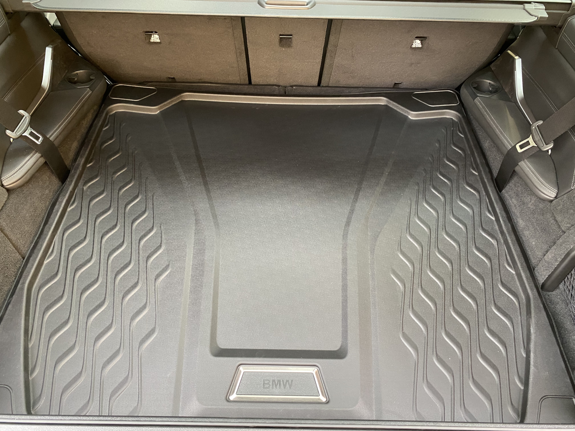 Оригинальный коврик багажника от X5 подходит для X7 :) — BMW X7 (G07 ...