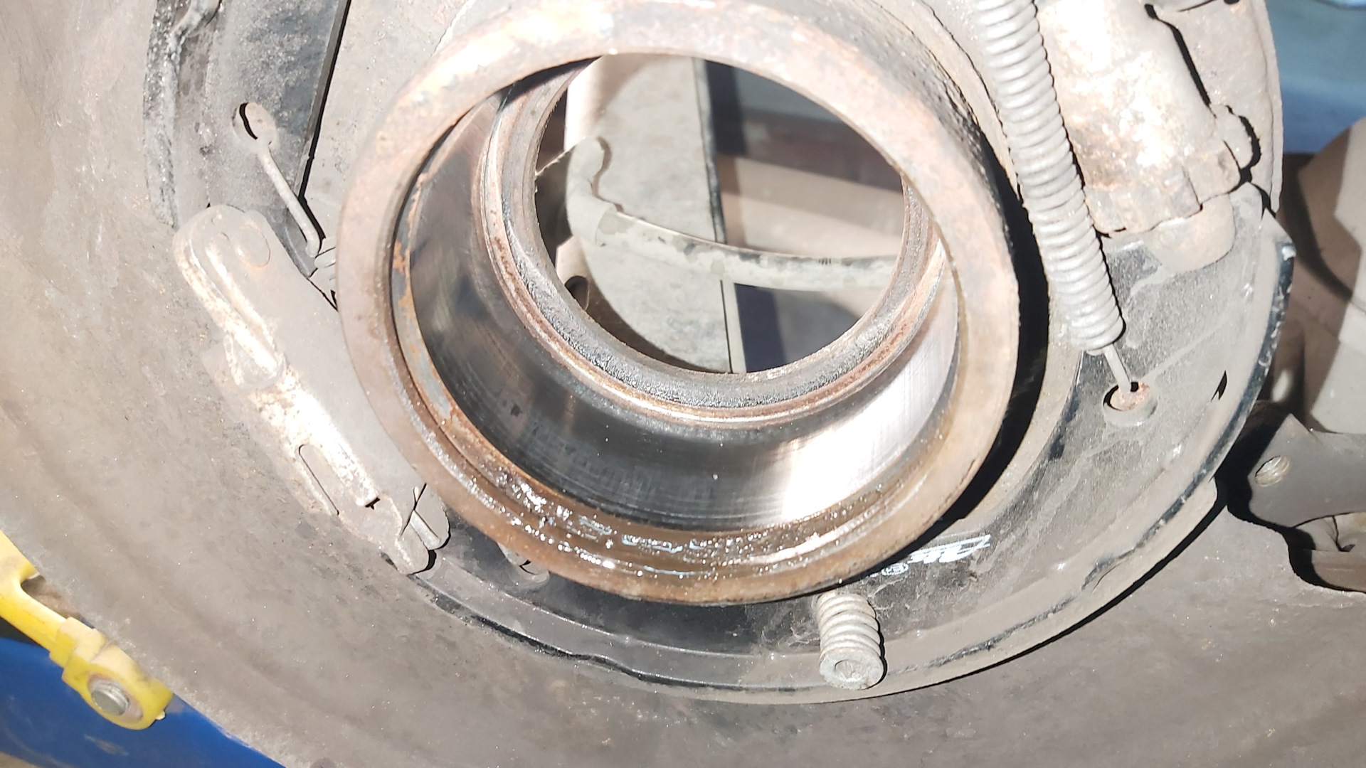 Замена заднего ступичного подшипника — BMW 3 series (E46), 3 л., 2002 ...