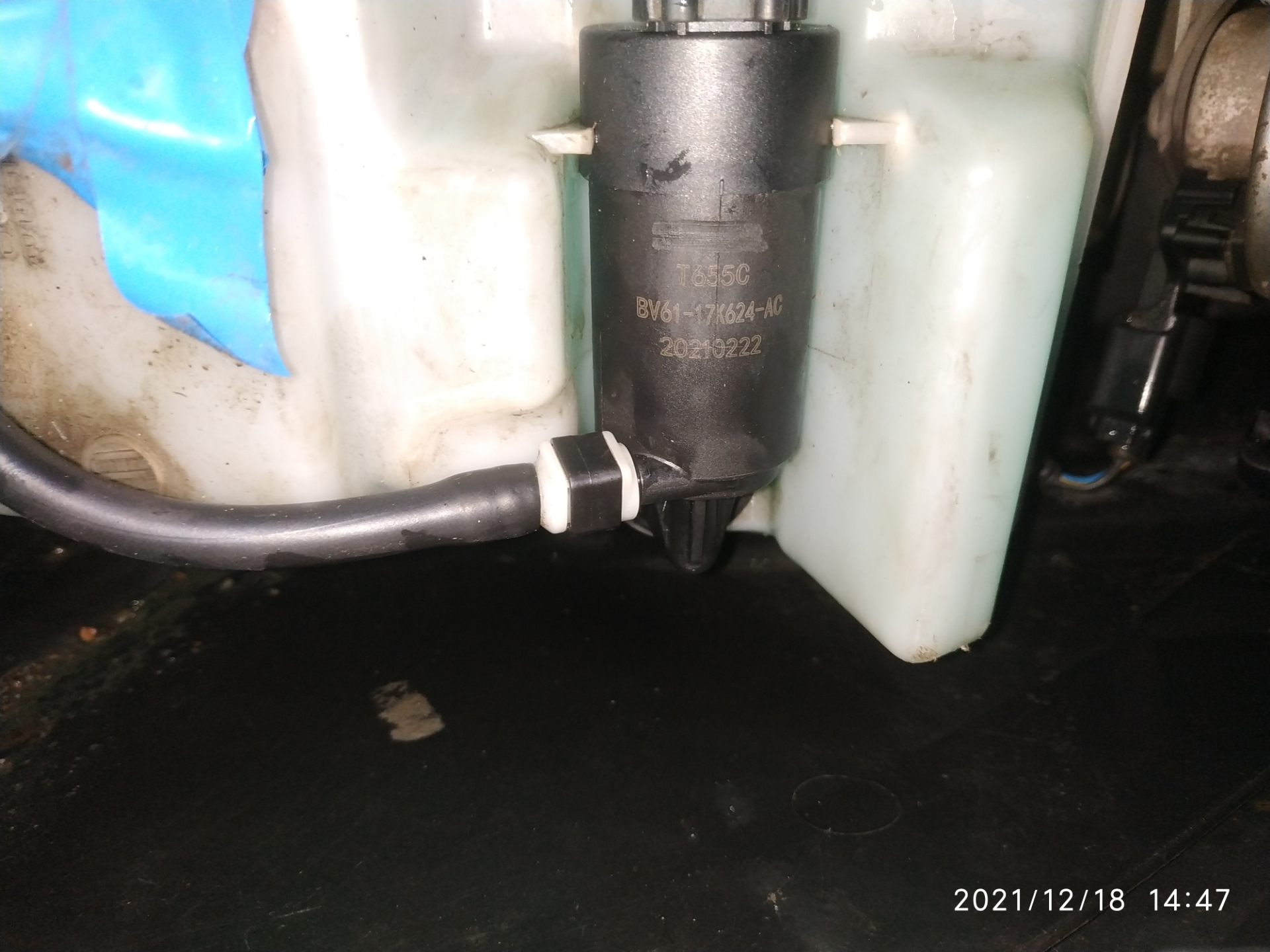 Замена моторчика и поиск уплотнителя моторчика омывателя фар фф3 — Ford ...