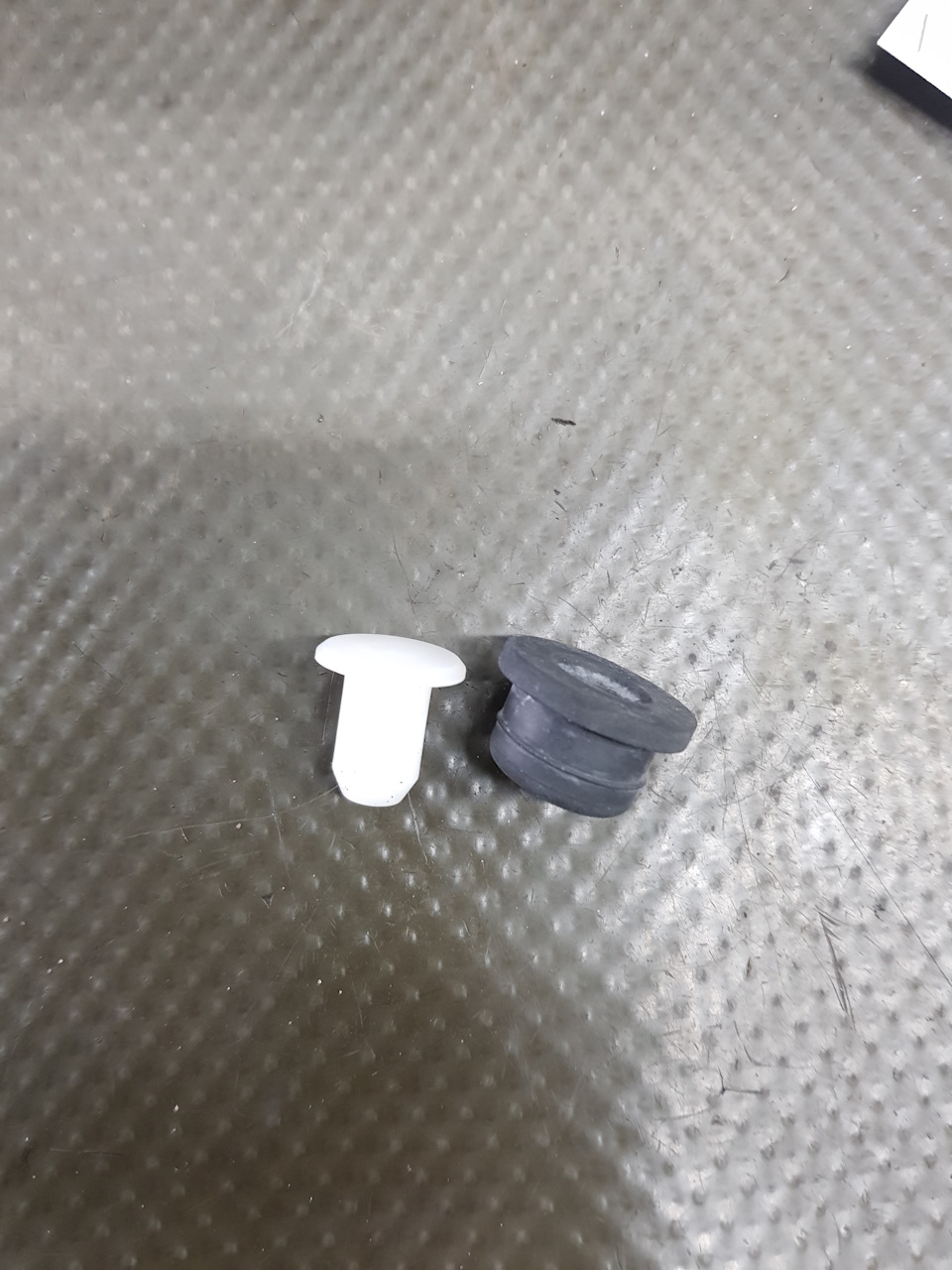 444955647 Заглушка VAG | Запчасти на DRIVE2