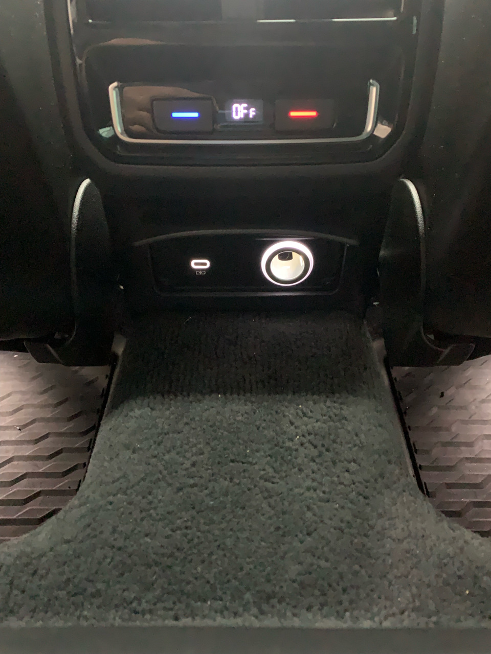 USB para USB-C — Volkswagen Passat Variant (B8), 2 л, 2018 года ...