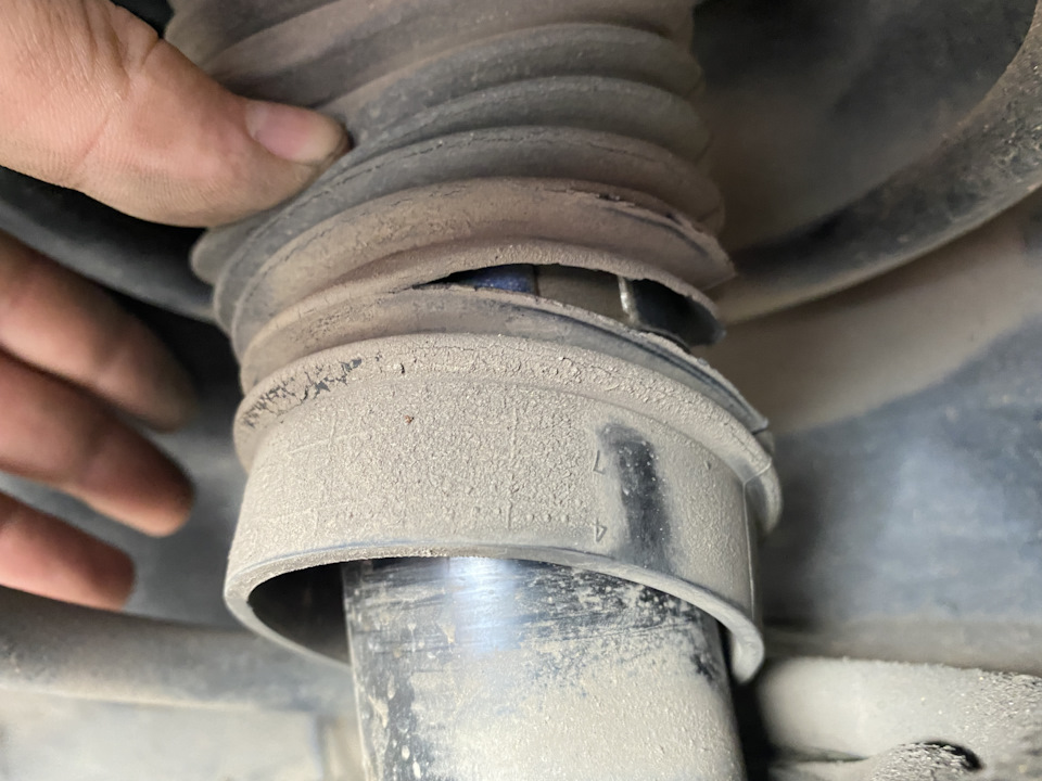 разложились пыльники стоек — Mitsubishi Outlander (3G), 2,4 л, 2015 ...