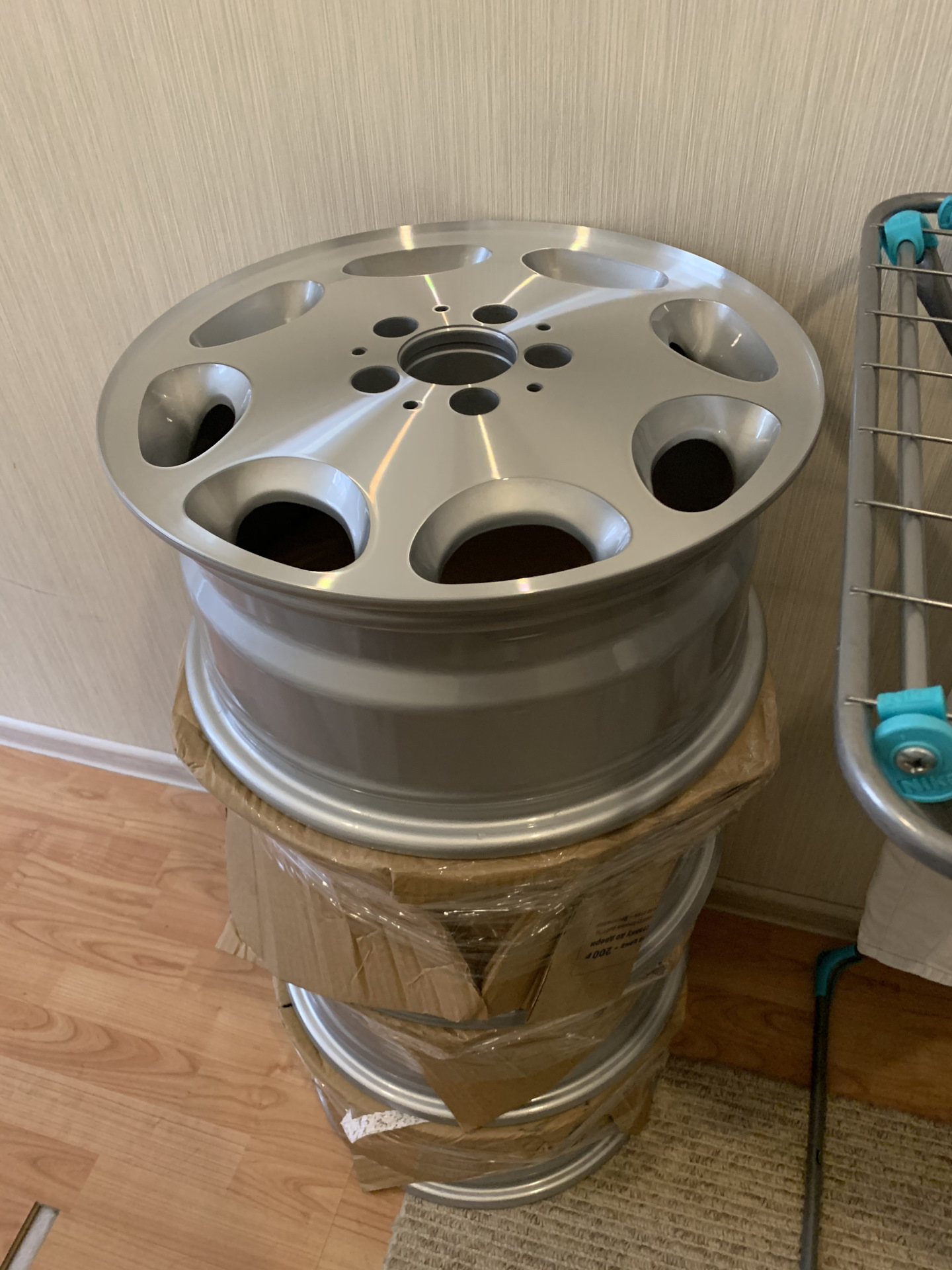 Диски и приятные мелочи … — Mercedes-Benz 190 (W201), 2,3 л, 1993 года ...