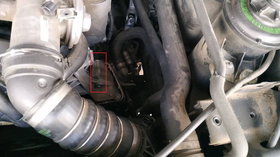 Замена салонных фильтров и восстановление резьбы крепления подкапотных ...