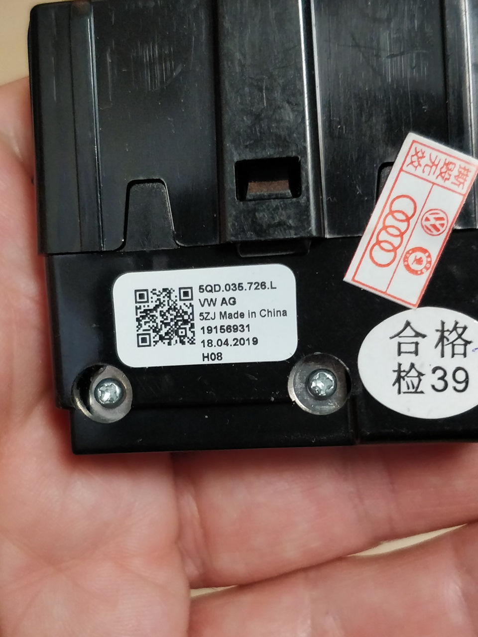 Double USB charging ports for the passengers at the rear — Volkswagen ...