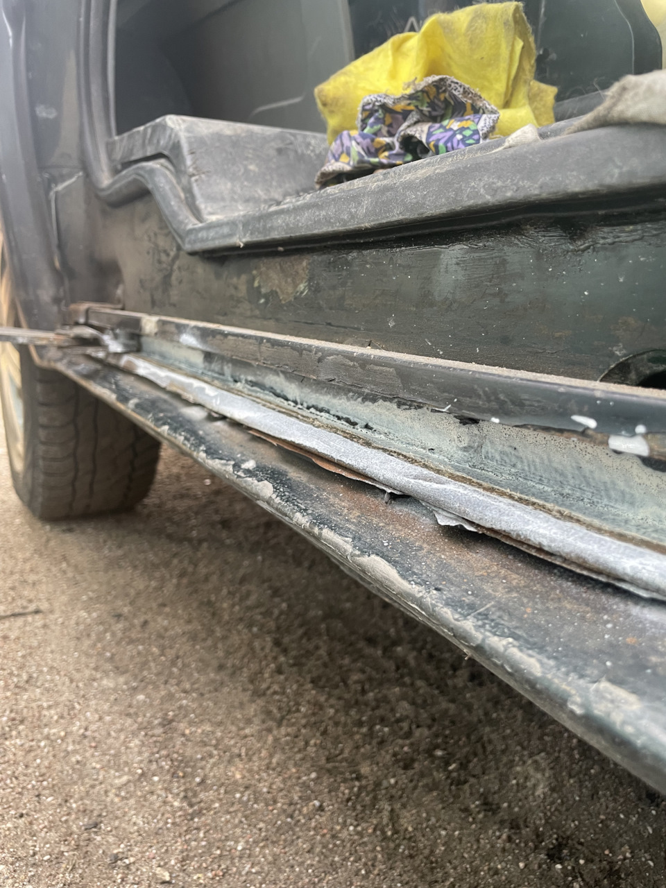 Смазка для направляющих сдвижных дверей. — Renault Trafic (2G), 1,9 л ...