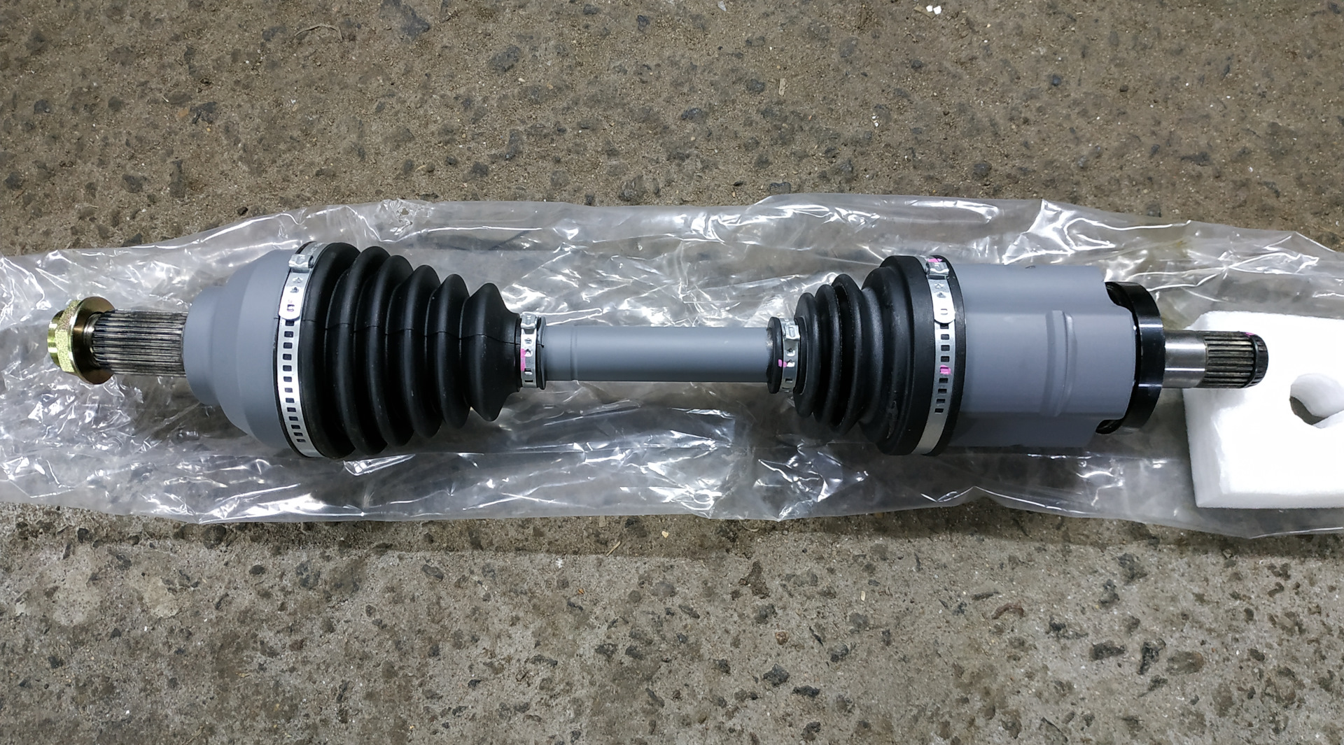 31. Замена передних полуосей и левого ступичного подшипника — BMW 3 ...