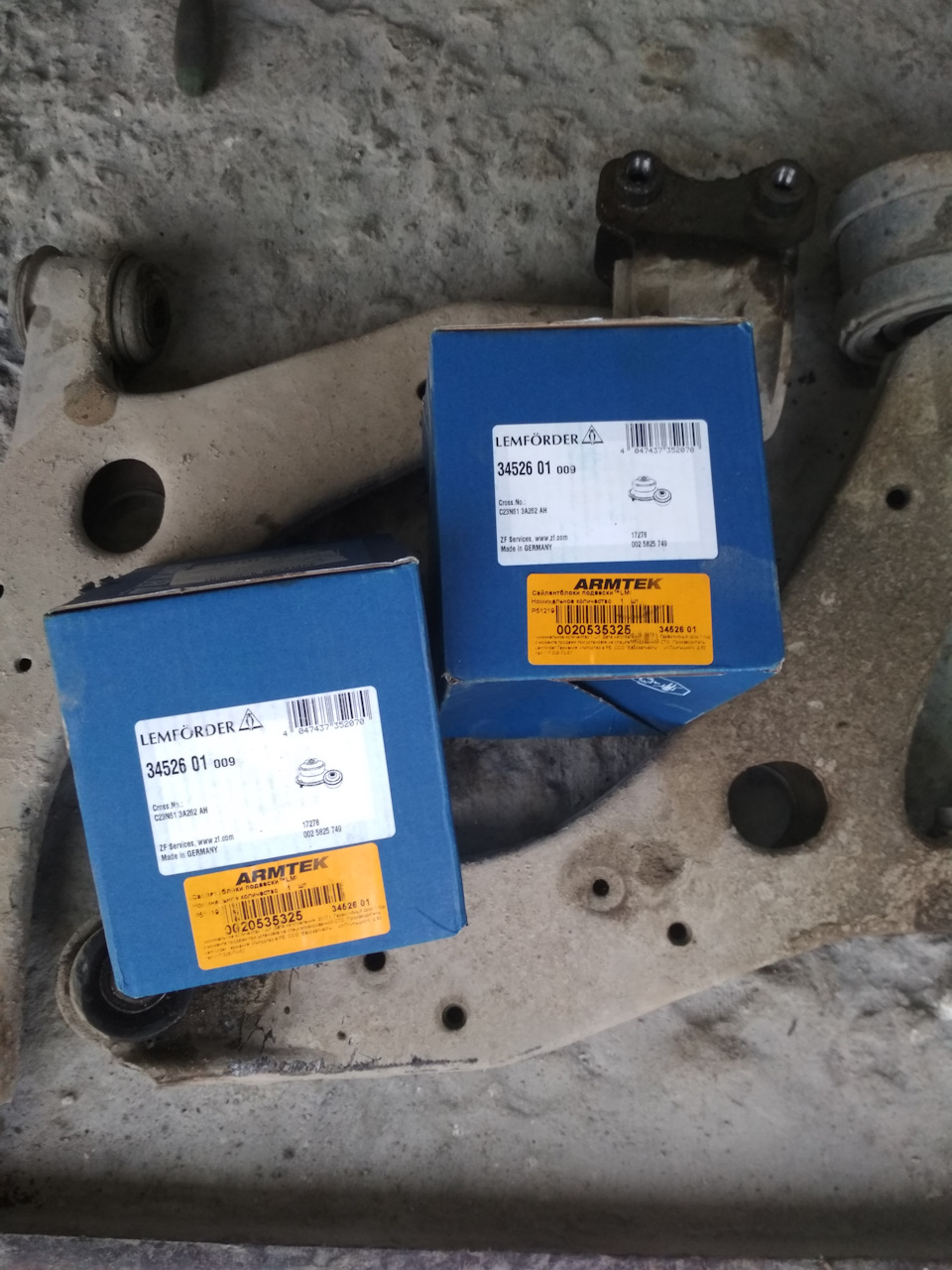 Задние сайлентблоки переднего рычага Мазда 3 — Mazda 3 (1G) BK, 1,6 л ...