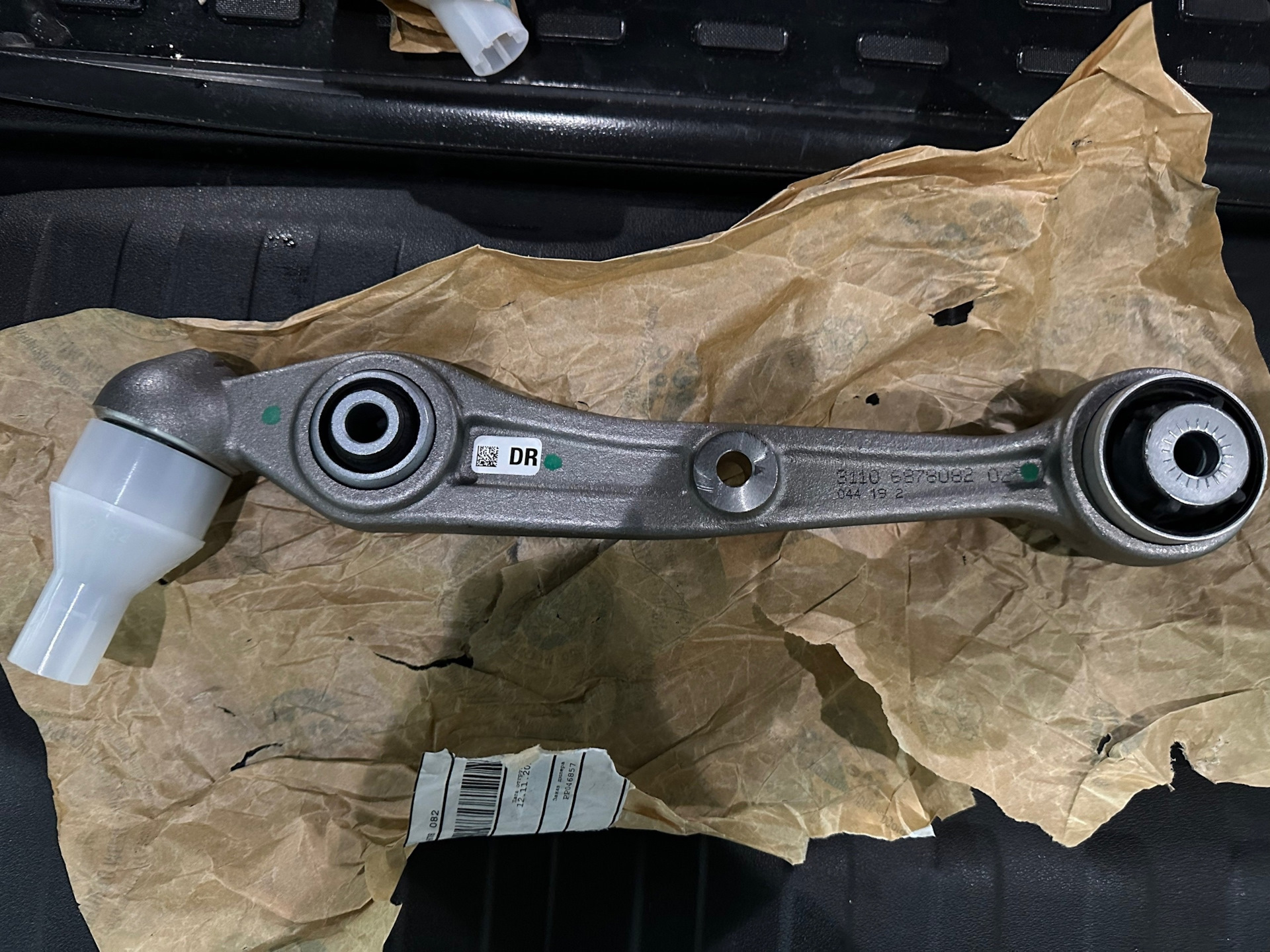 39. Обслуживание BMW X5 G05: оригинальные рычаги, колодки, сход-развал ...