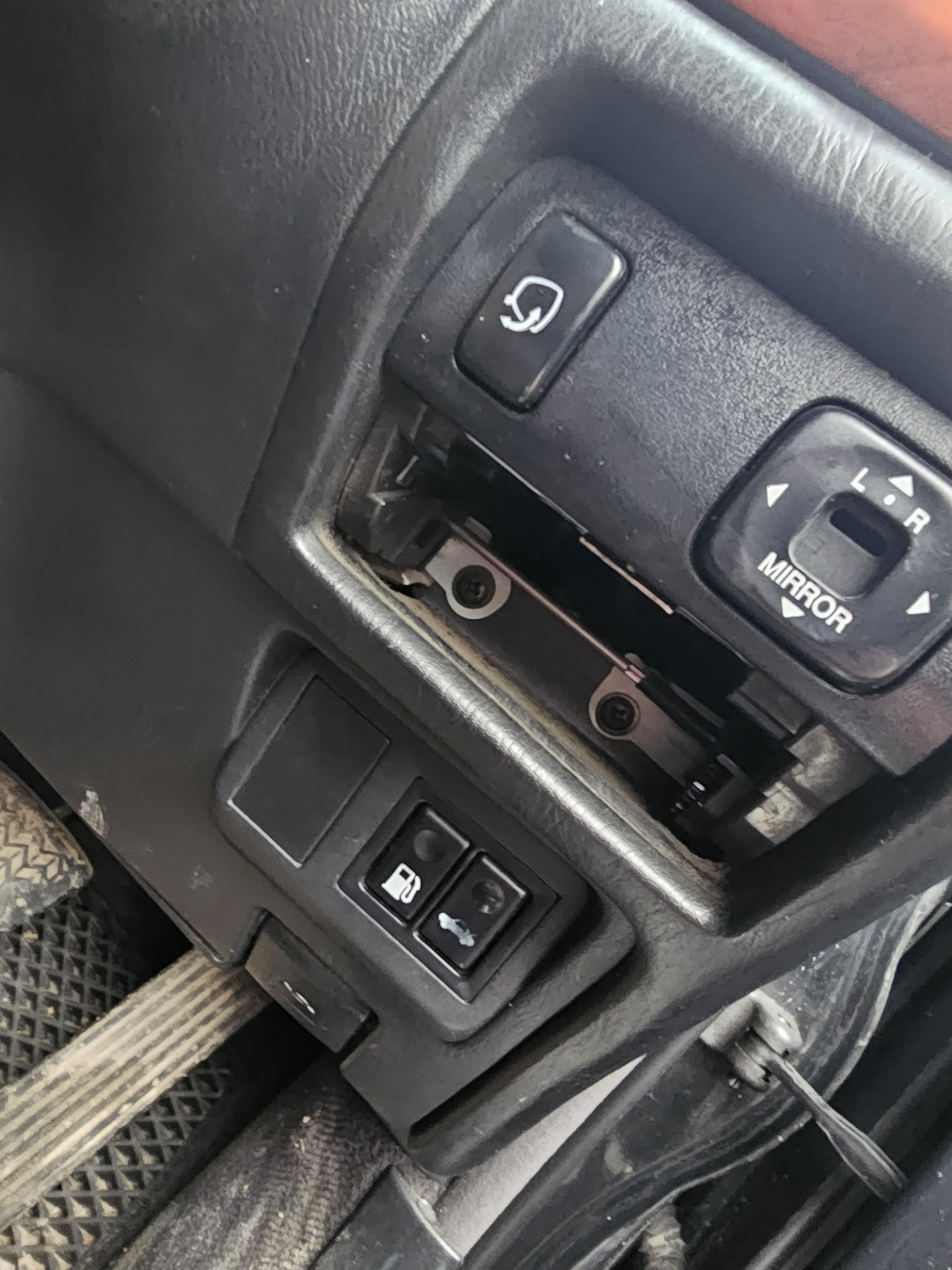 Замена кнопок регулировки зеркал — Toyota Progres, 3 л, 1999 года ...