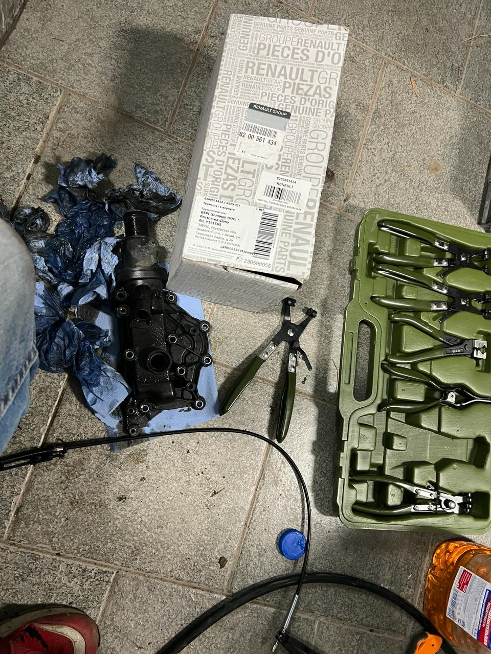 8200561434 Корпус термостата (плас) RENAULT | Запчасти на DRIVE2