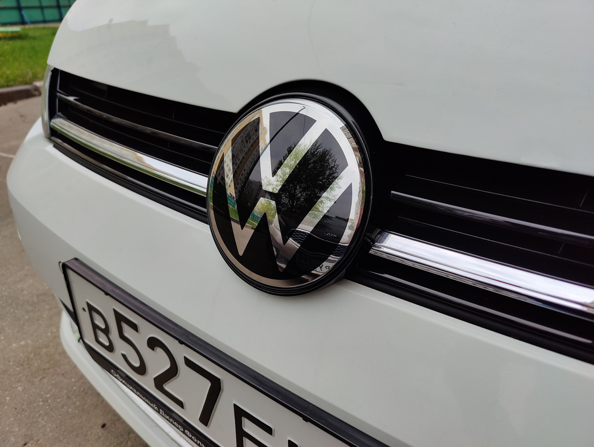 Does new Mk8 style grill ACC badge fits into Mk7.5? | GOLFMK7 - VW GTI ...