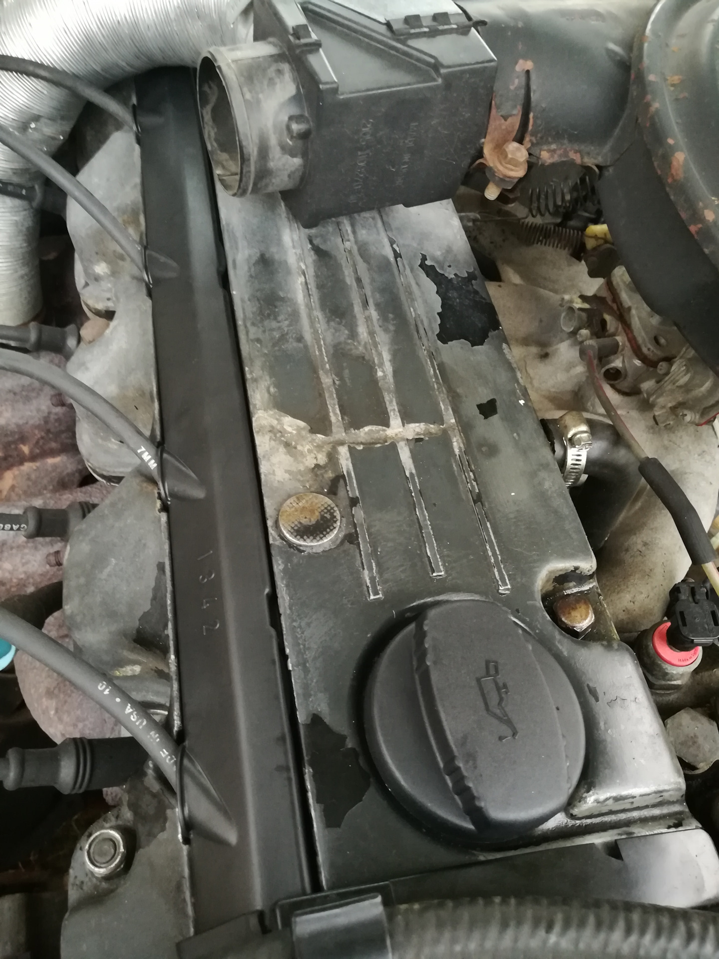 Короб для высоковольтных проводов, крышка масло заливной горловины ...