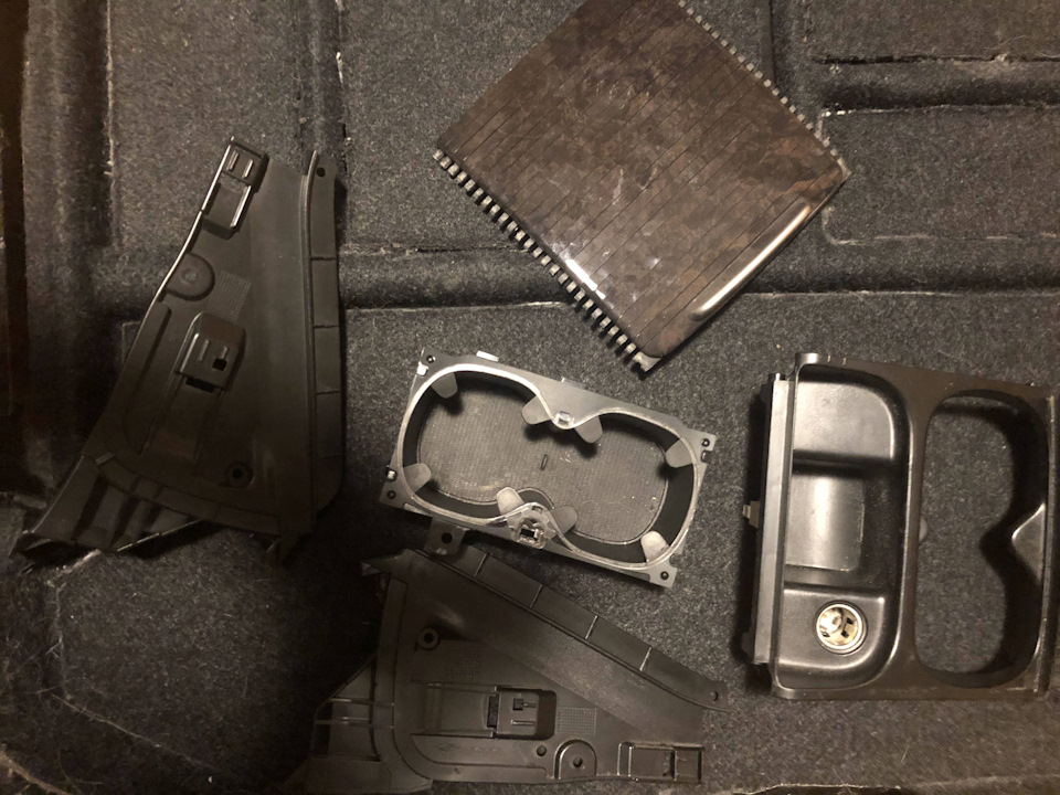 Middle console illuminated. — Volvo XC70 III, 3 л, 2012 года | стайлинг ...