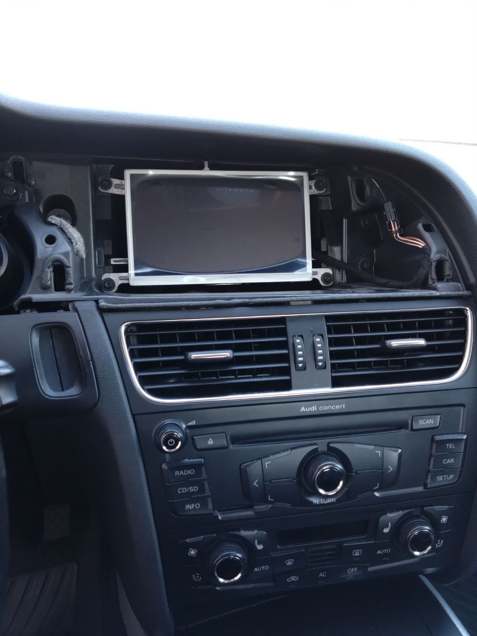 [23-09-16] Замена экрана Audi infotainment system (concert) — Audi A4 ...