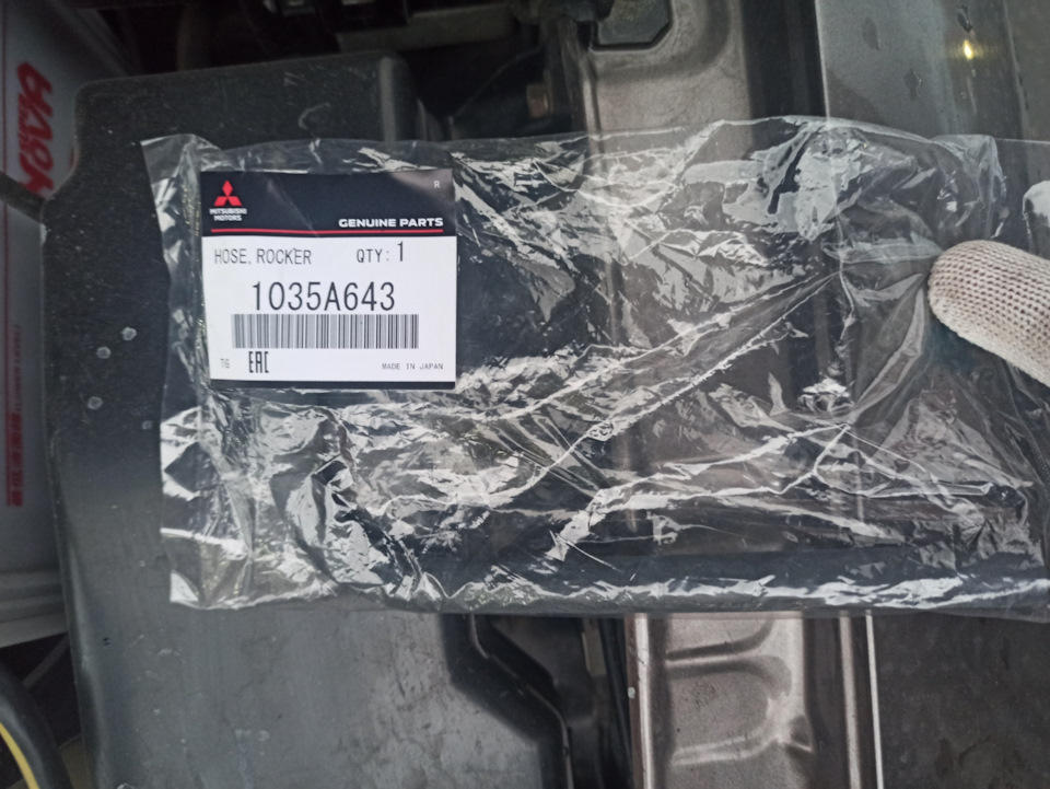 Замена клапана сапуна — Mitsubishi Pajero (4G), 3 л, 2011 года ...