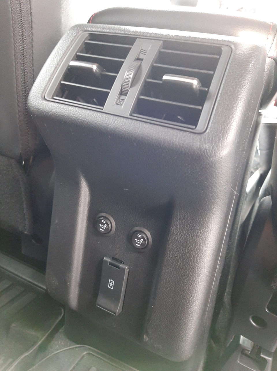 Подогрев задних сидений — Mitsubishi Outlander (3G), 2 л, 2020 года ...
