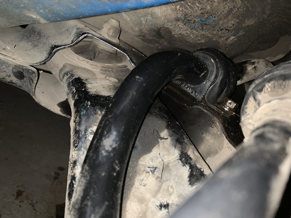 Замена стоек и втулок стабилизатора — KIA Picanto (1G), 1 л, 2009 года ...