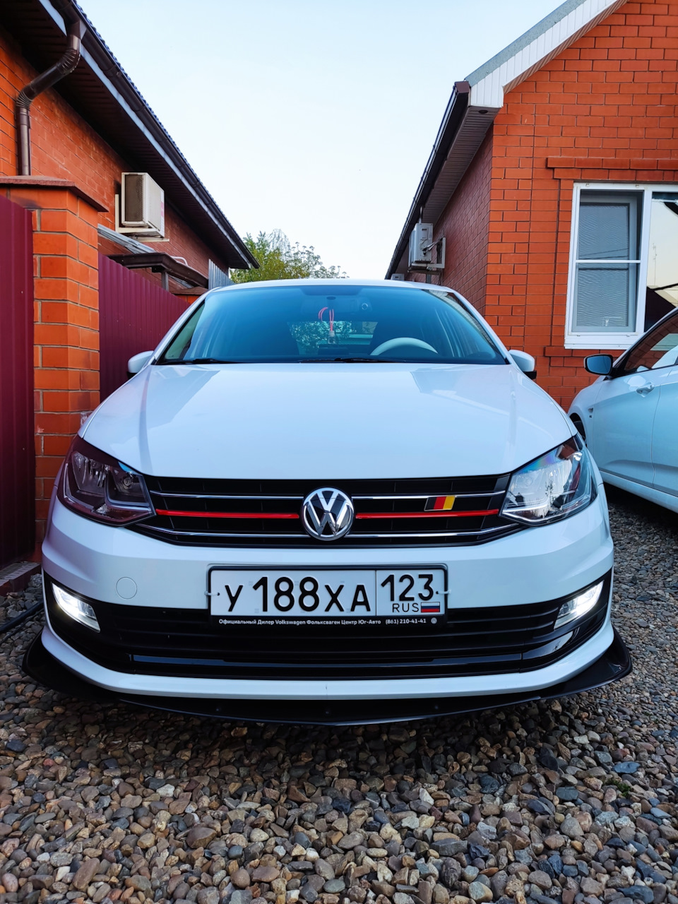 Замена ламп ДХО на светодиоды — Volkswagen Polo Sedan, 1,6 л, 2019 года ...