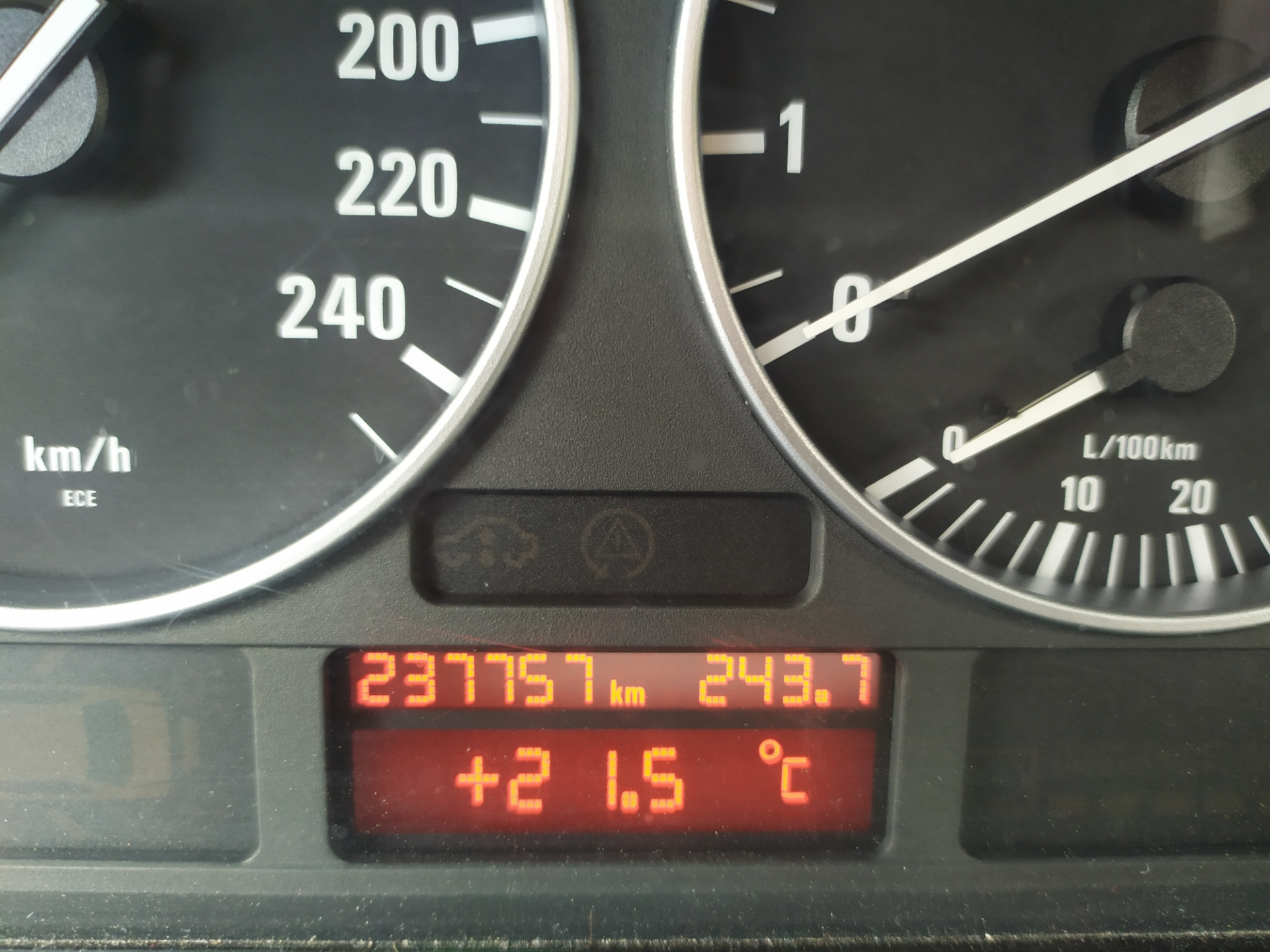 Замена тормозной жидкости, передних тормозных колодок — BMW 5 series ...