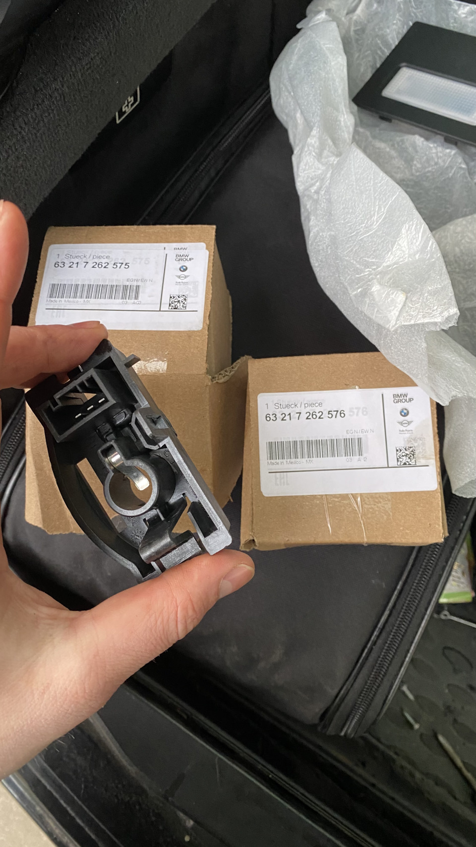 63217262576 Держ.лампы в блоке зад.фон.в кр.багажн.П BMW | Запчасти на ...