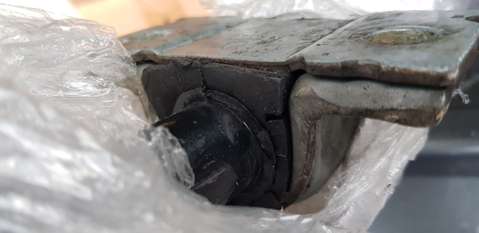 30635778 ВТУЛКА ПЕРЕДНЕГО СТАБИЛИЗАТОРА D23.7. Volvo | Запчасти на DRIVE2