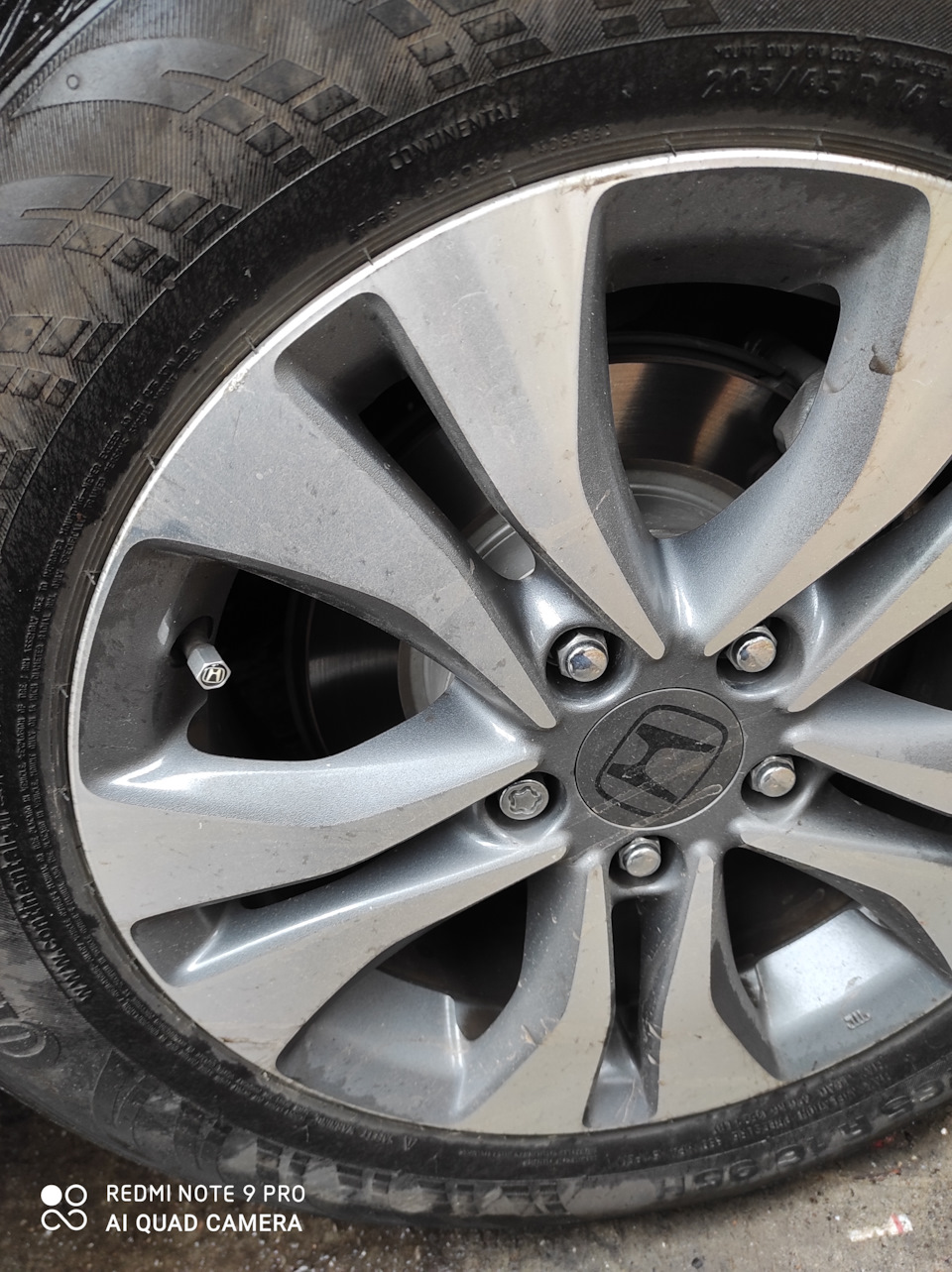 Пистоны обшивки капота. — Skoda Octavia A5 Mk2, 1,6 л, 2011 года ...