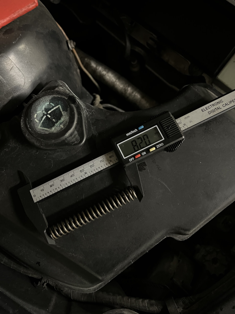 Замена пружинки натяжителя цепи — BMW 3 series (E46), 2,2 л, 2002 года ...