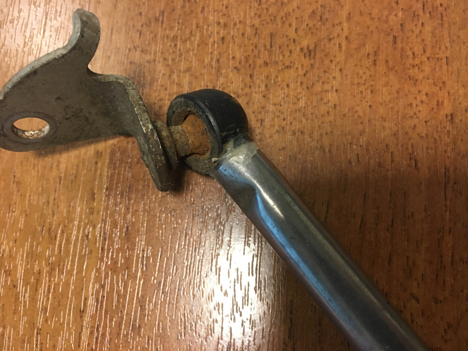 Замена датчика дорожного просвета — Audi A4 (B8), 3,2 л, 2008 года ...