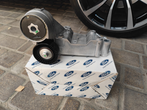 1473384 Натяжитель приводного ремня ( с роликом ) / Focus-I, Transit ...