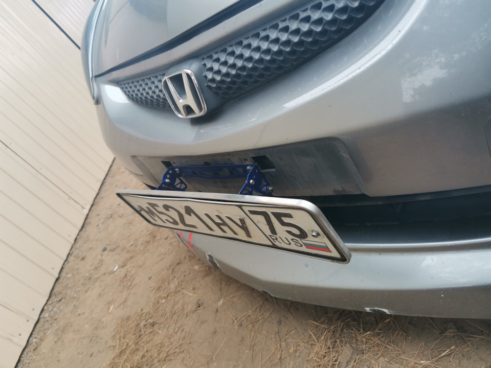 Держатель номеров — Honda Fit (1G), 1,3 л, 2003 года | просто так | DRIVE2