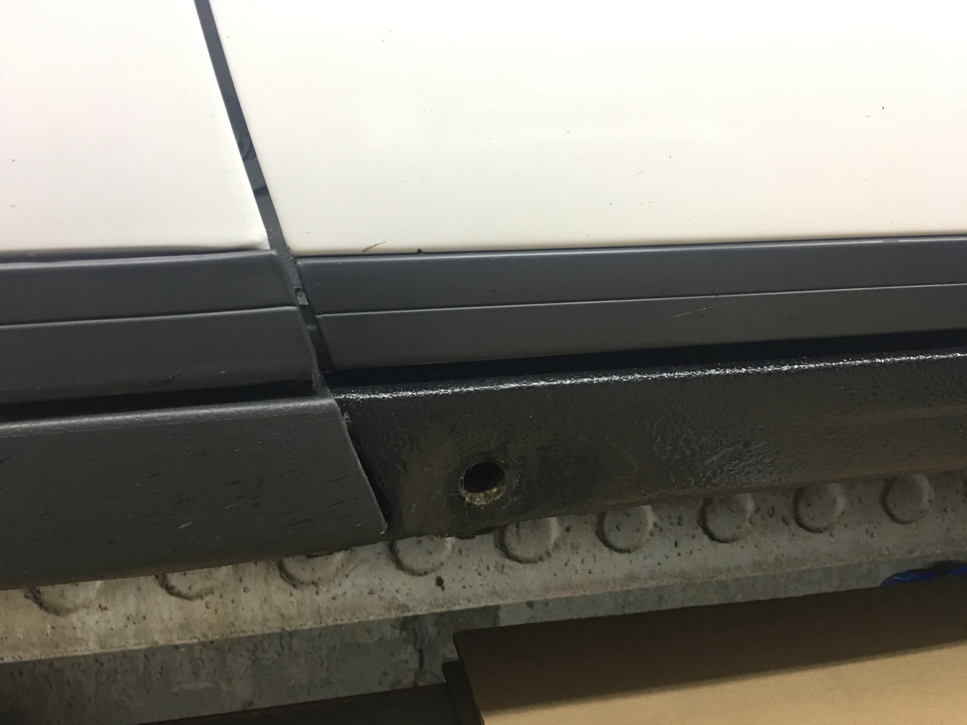 14 Заглушки порога — Mercedes-Benz 190 (W201), 2 л, 1988 года ...