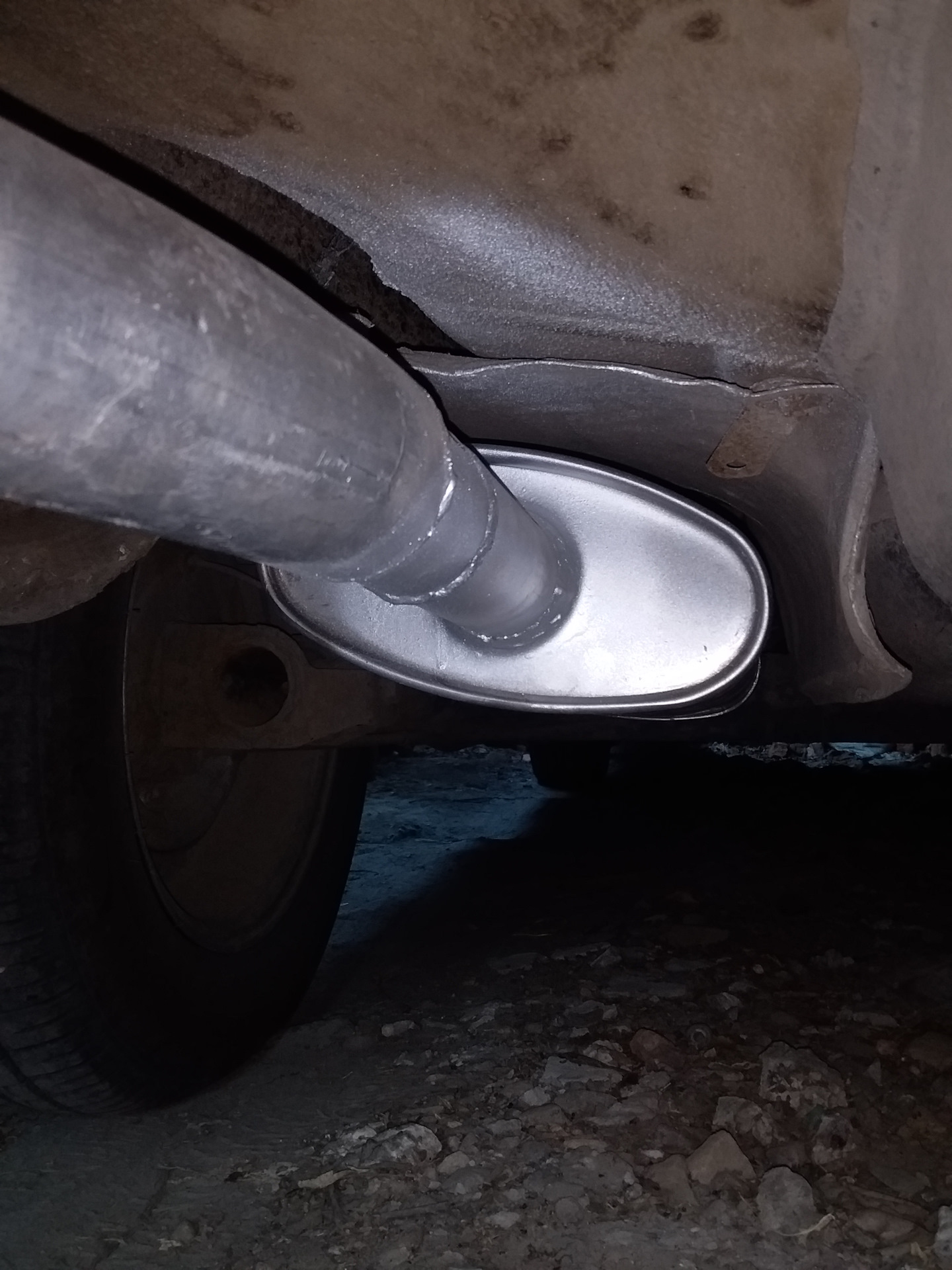 108. Не рычи старый друг, замена глушителя. — Volkswagen Passat B3, 1,8 ...