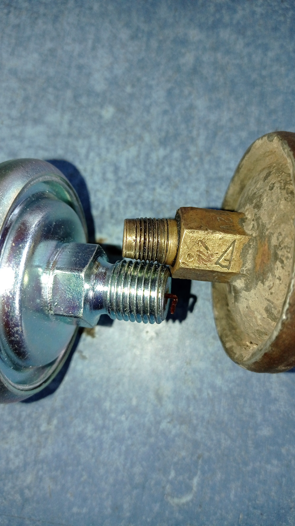 Замена датчика давления масла — Isuzu Trooper (1G), 2,6 л, 1989 года ...