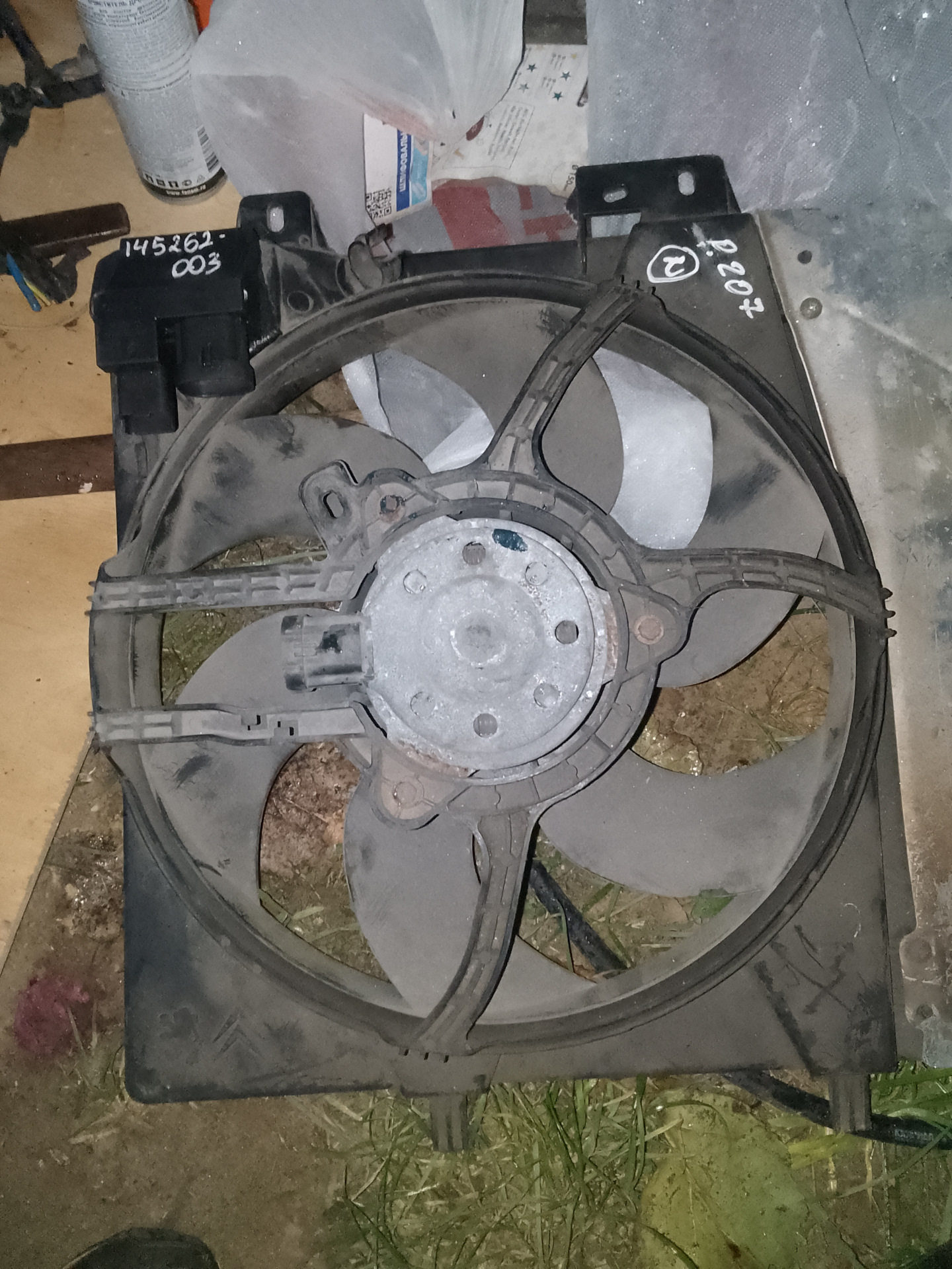 Замена вентилятора охлаждения — Citroen C2, 1,6 л, 2006 года | своими ...