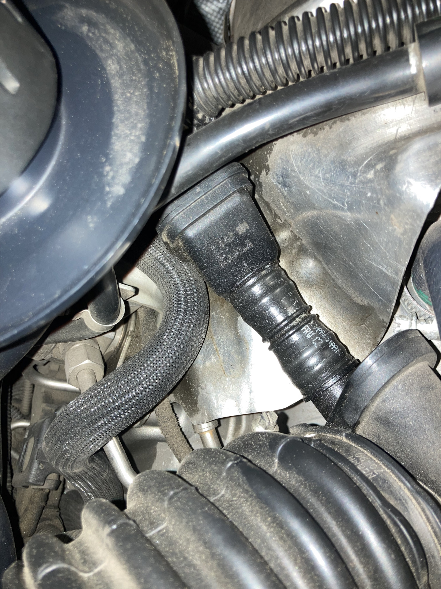 Замена: КВКГ, шланг системы охлаждения, рычаги и отбойник амортизатора ...